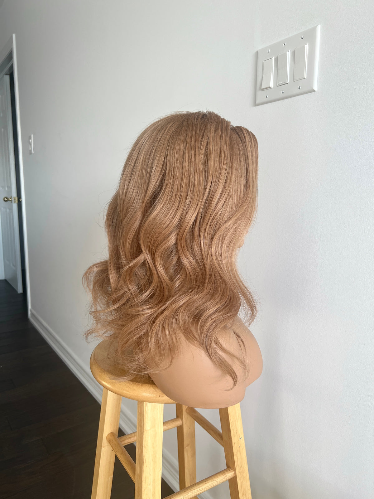 HK Milk Tea | Beige Tone Medium Blonde with Subtle Long Root Melt – Wig ...